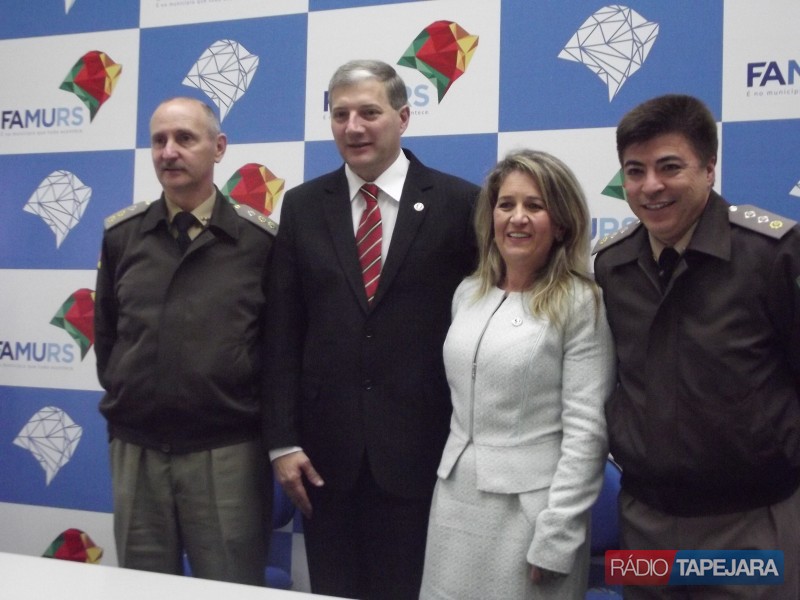 Menegaz é empossado como presidente da FAMURS - Rádio Tapejara FM 101.5